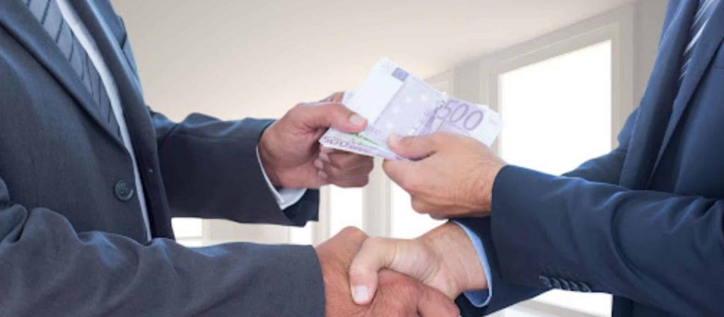 Geld onttrekken uit de zaak of bijlenen voor je private kosten: wat ...